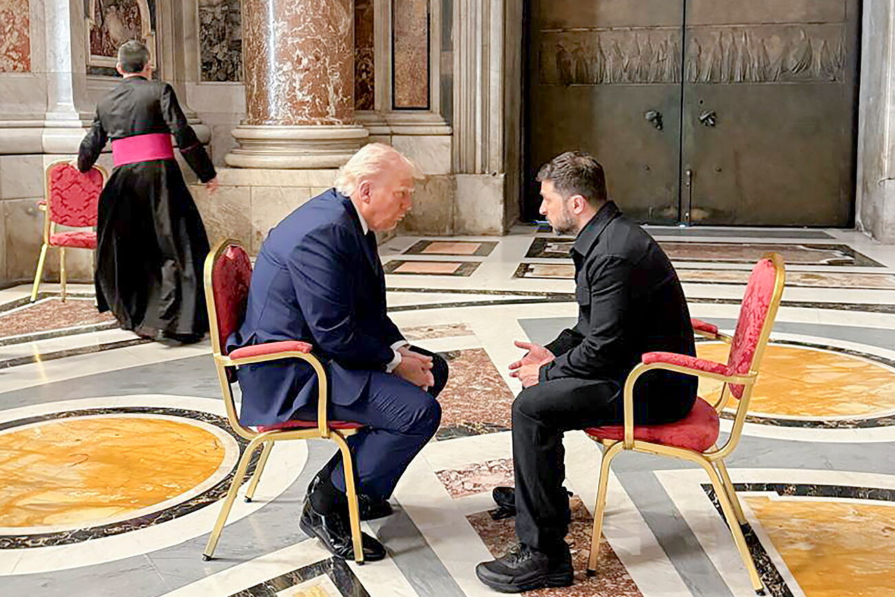 Encuentro del presidente ucraniano Volodymyr Zelenski y Donald Trump en la Catedral de San Pedro ...