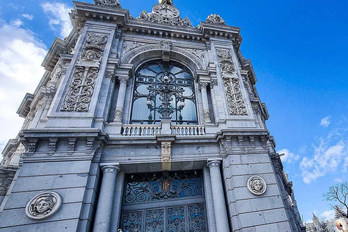 La deuda pública cae más de tres puntos en 2024 hasta el 101,8% del PIB ...