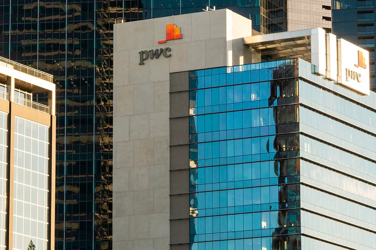 Un panel de control tipo semáforo permite a PwC supervisar la ...