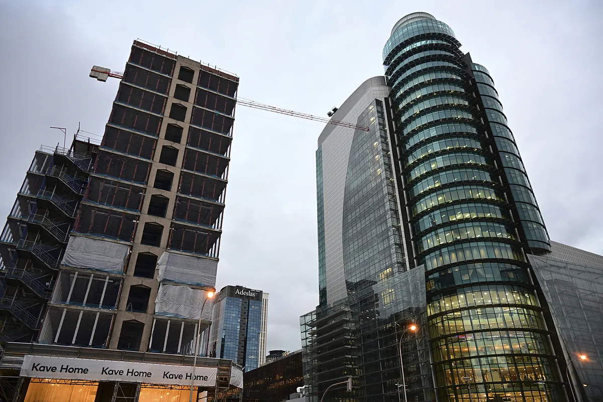 EY alquila una torre de 11 plantas de Generali para crear un megacampus ...