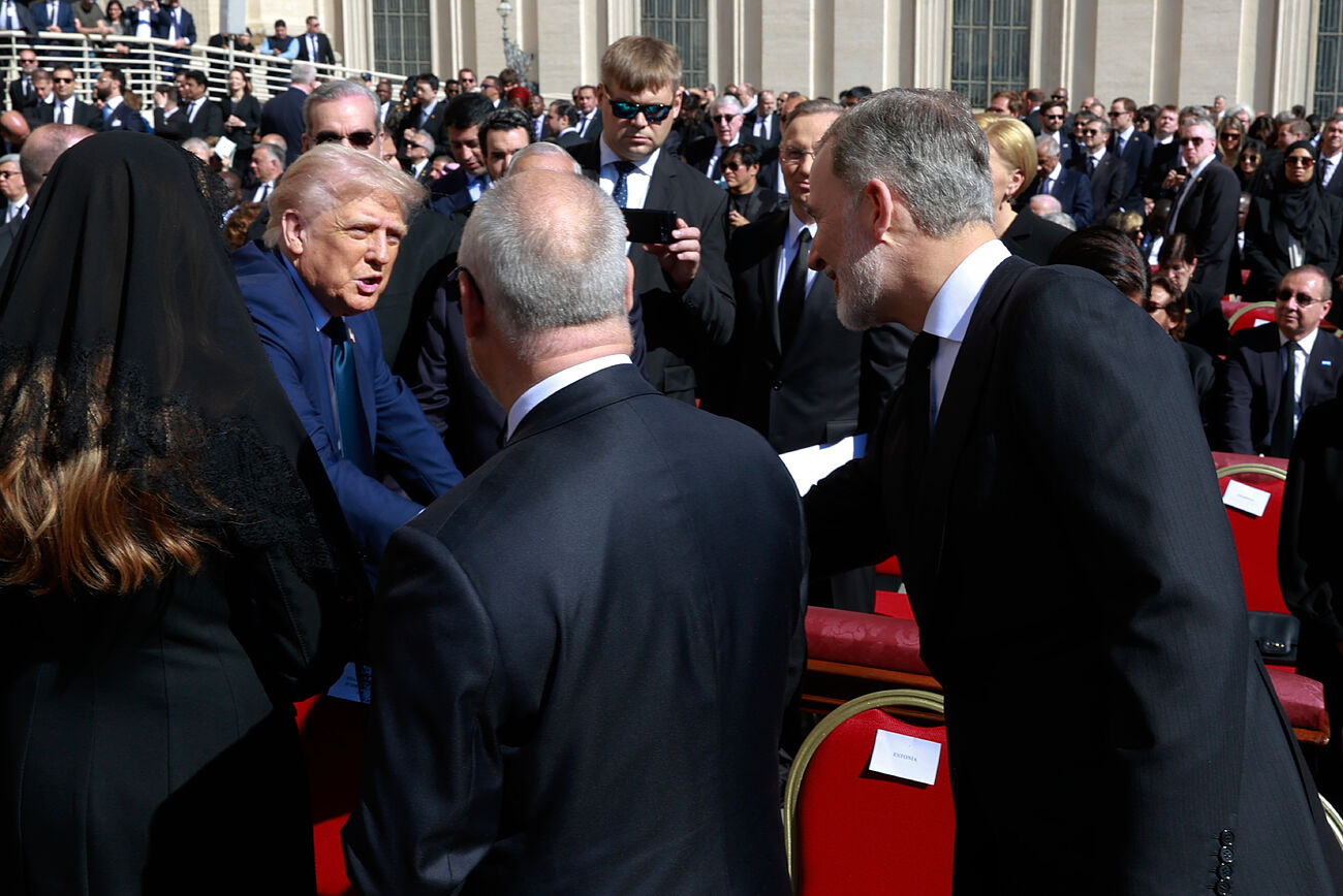 El rey Felipe V saluda al presidente de Estados Unidos Donald Trump ...