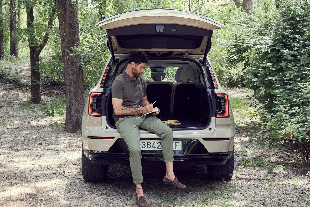 El VOLVO EX90 cuenta con tres niveles de equipamiento (Core, Plus y ...